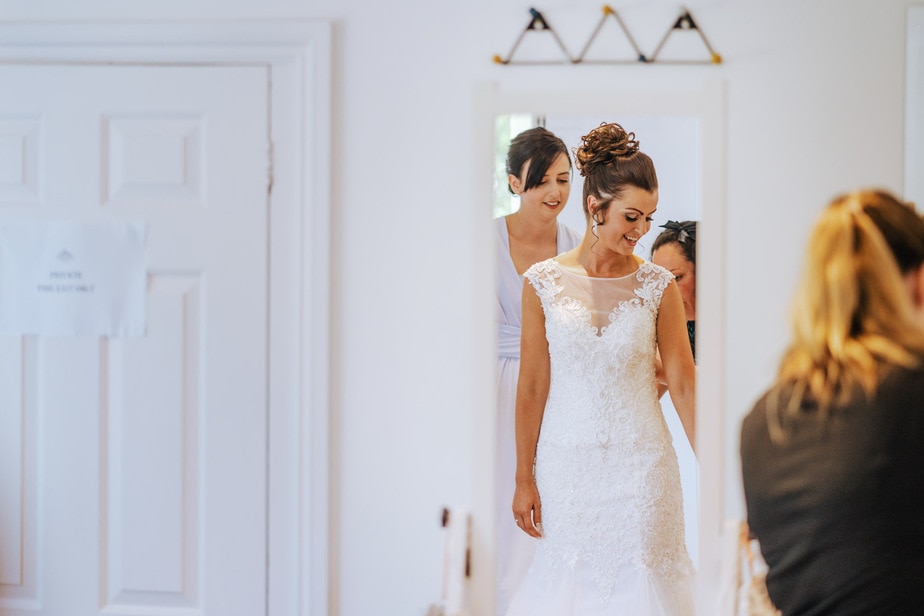 Top 10 tips on how to get beautiful bridal preparation photos